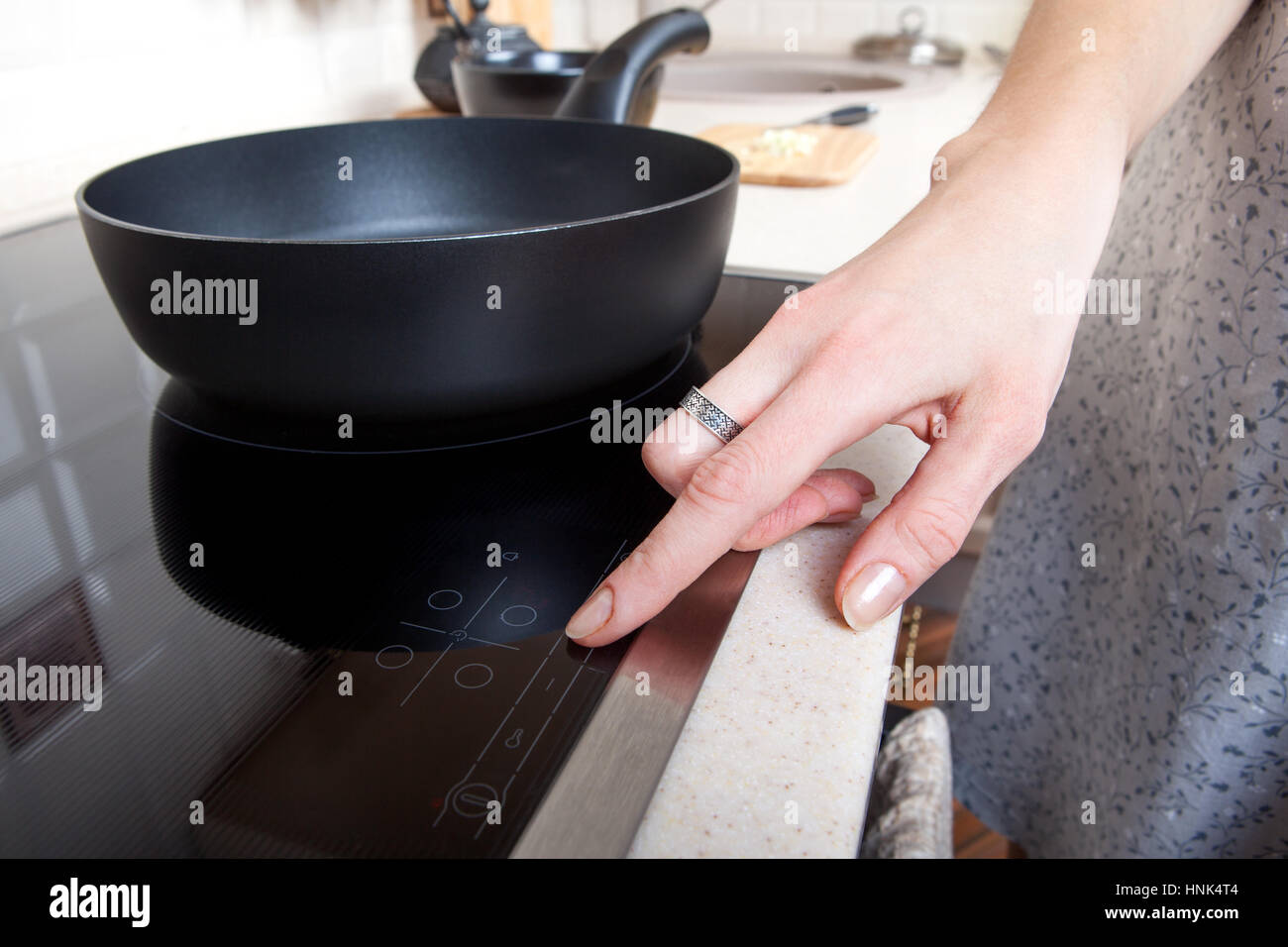 Induction cooker hi-res stock photography and images - Alamy
