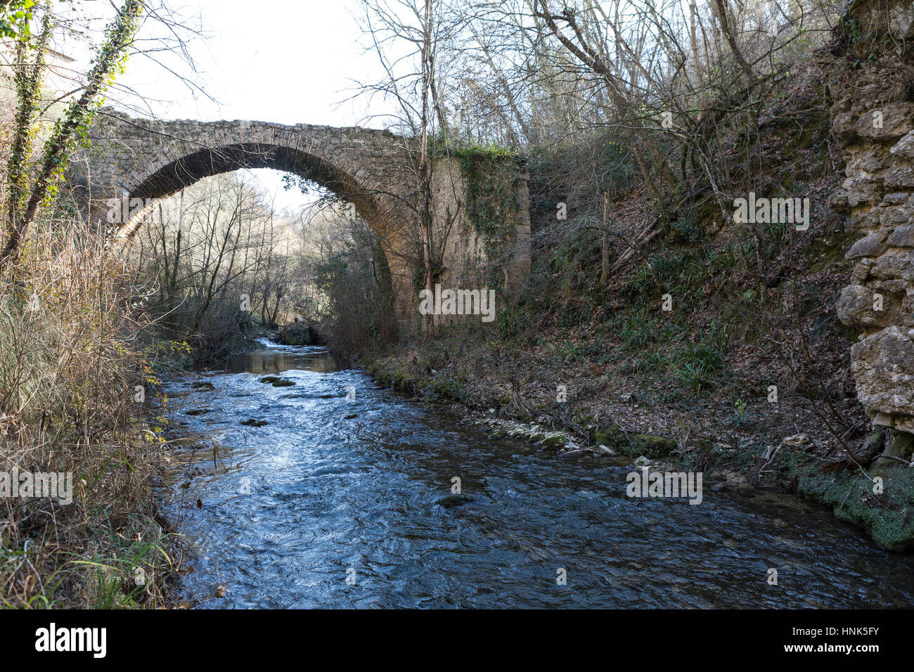Stream flowing under stone bridge hi-res stock photography and images ...