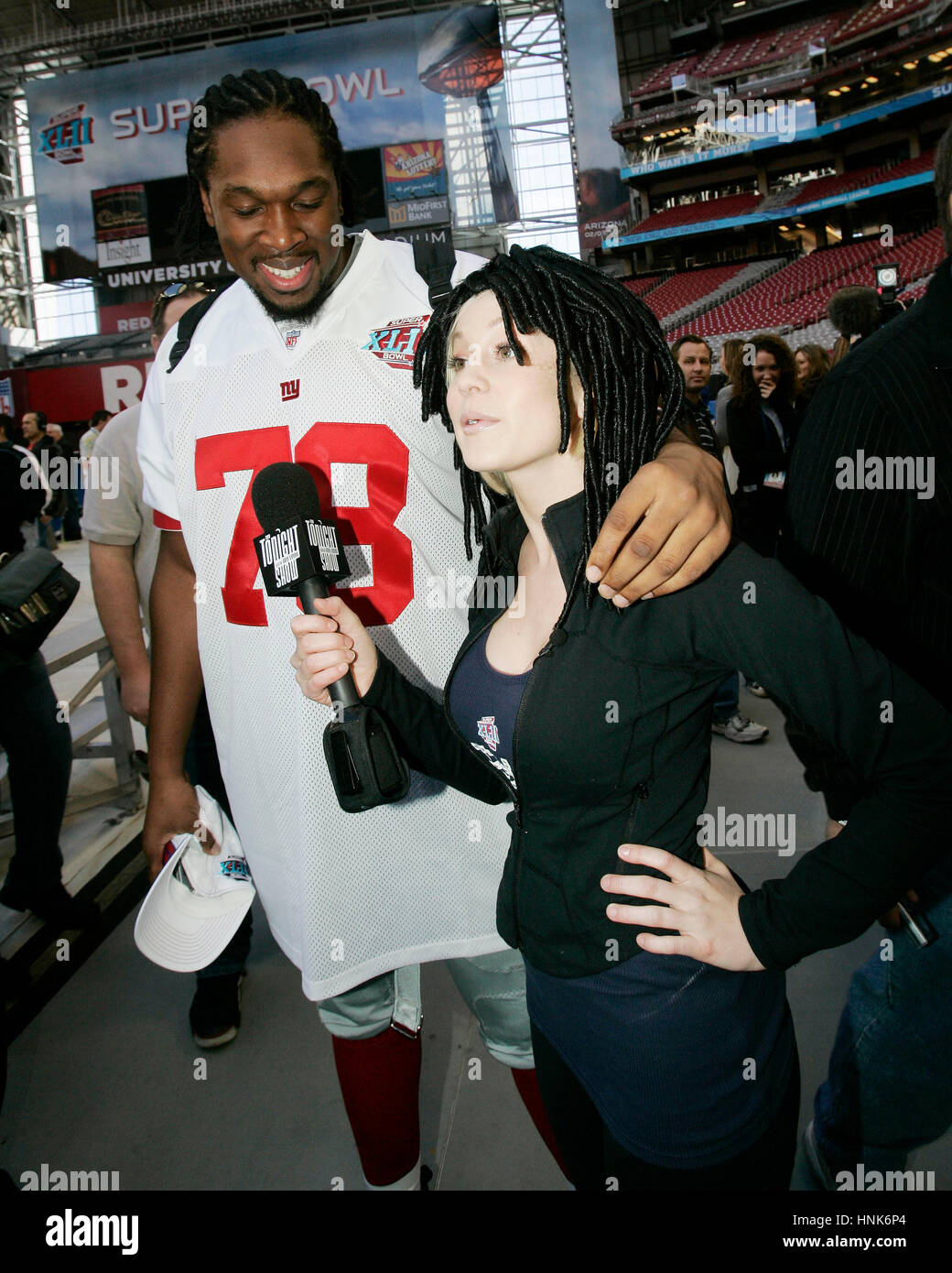 American Idol finalist and Tonight Show reporter Kellie Pickler wears a ...