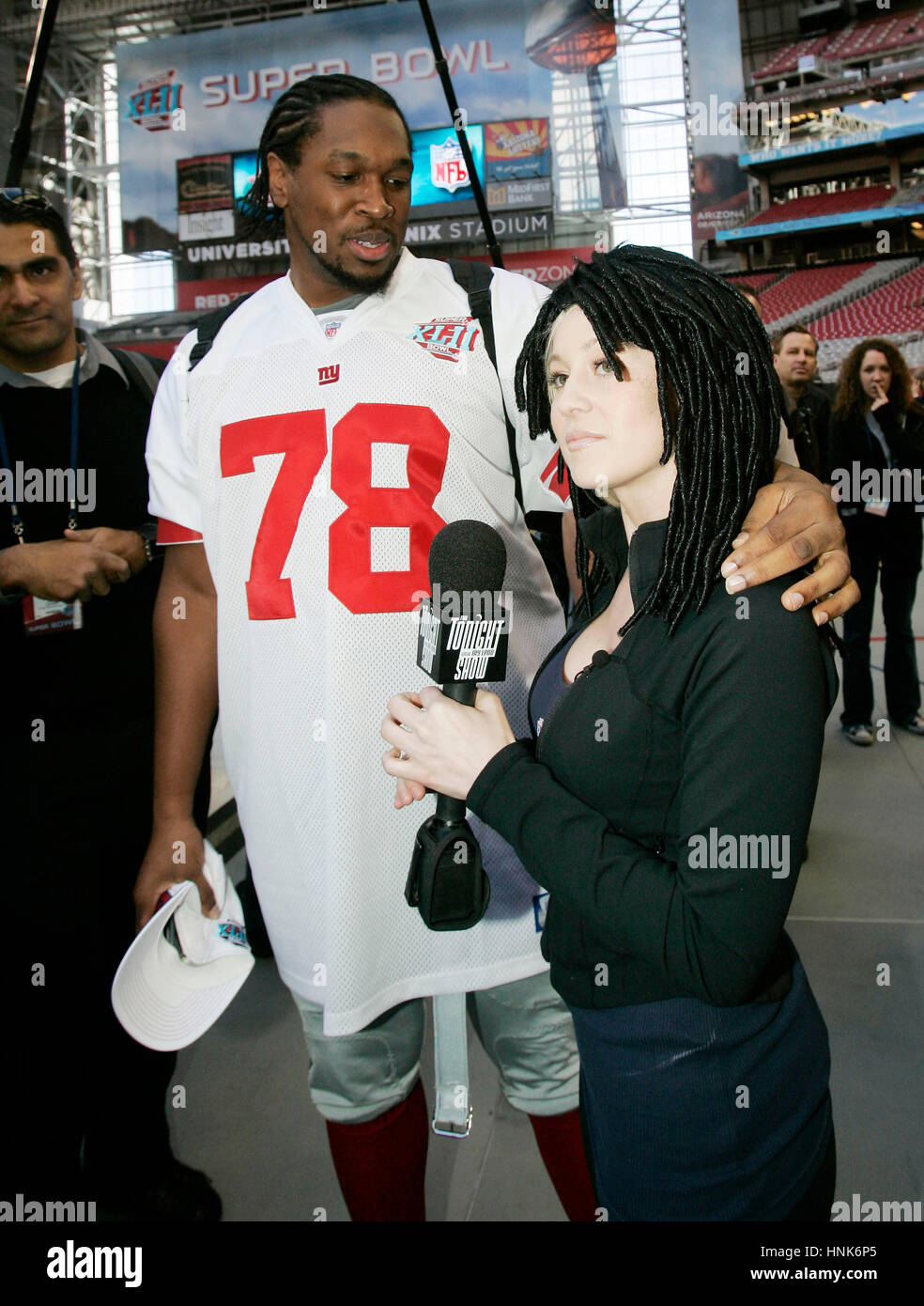 American Idol finalist and Tonight Show reporter Kellie Pickler wears a ...