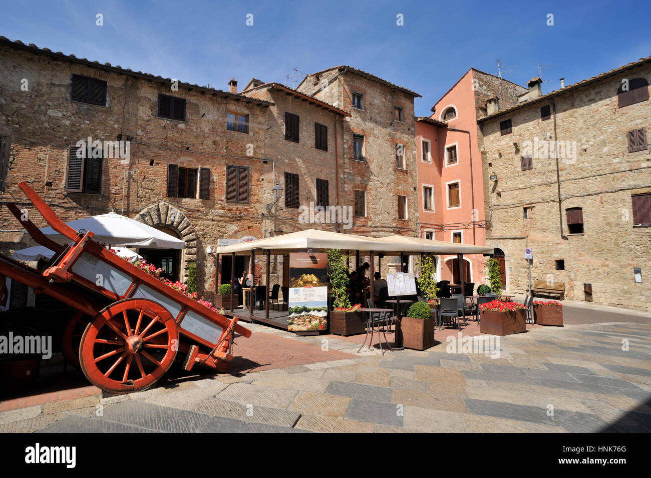 Piazza Canonica, Colle di Val d'Elsa, Tuscany, Italy Stock Photo - Alamy