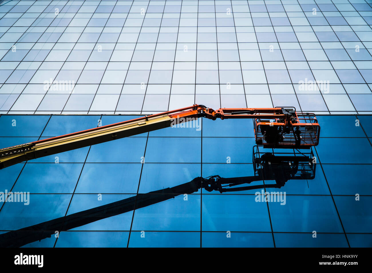 Window cleaner lift hi-res stock photography and images - Alamy