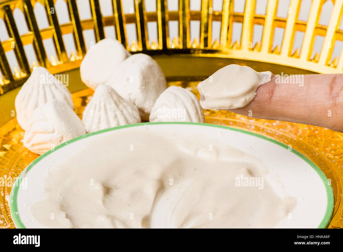 mixing white clay filler (soft-prepared chalk or clay rich in alumina ...