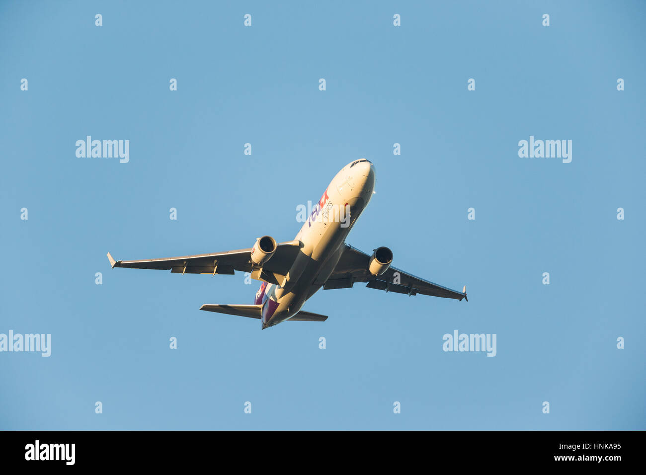 Fedex Express Boeing approaching the Newark (EWR) airport Stock Photo ...