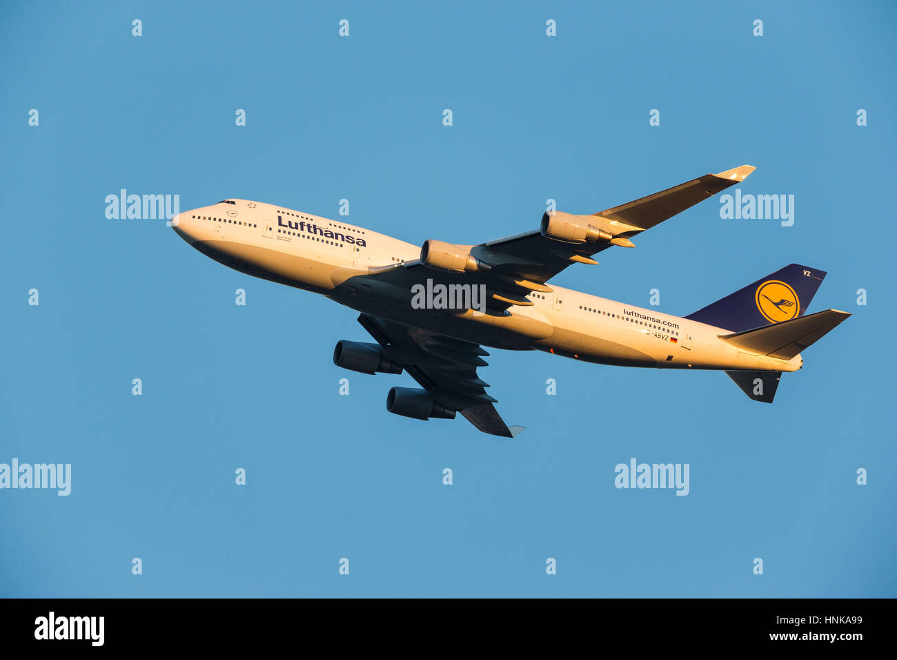 Lufthansa Boeing 747 400 High Resolution Stock Photography and Images ...