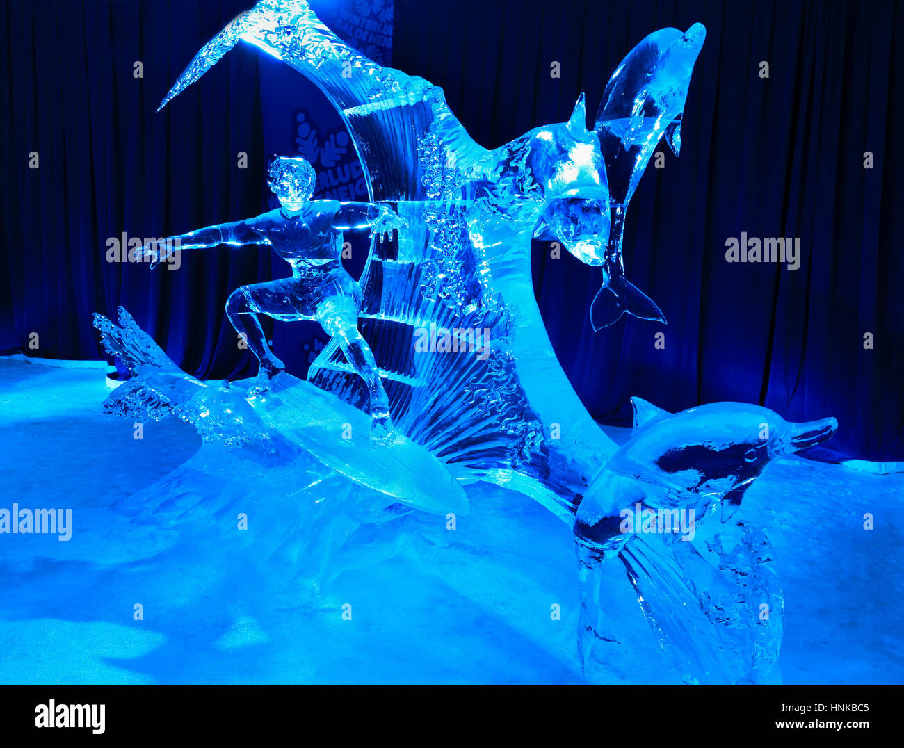 Moving ice sculpture hi-res stock photography and images - Alamy