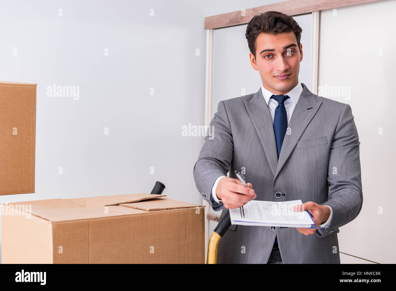Movers box signature hi-res stock photography and images - Alamy