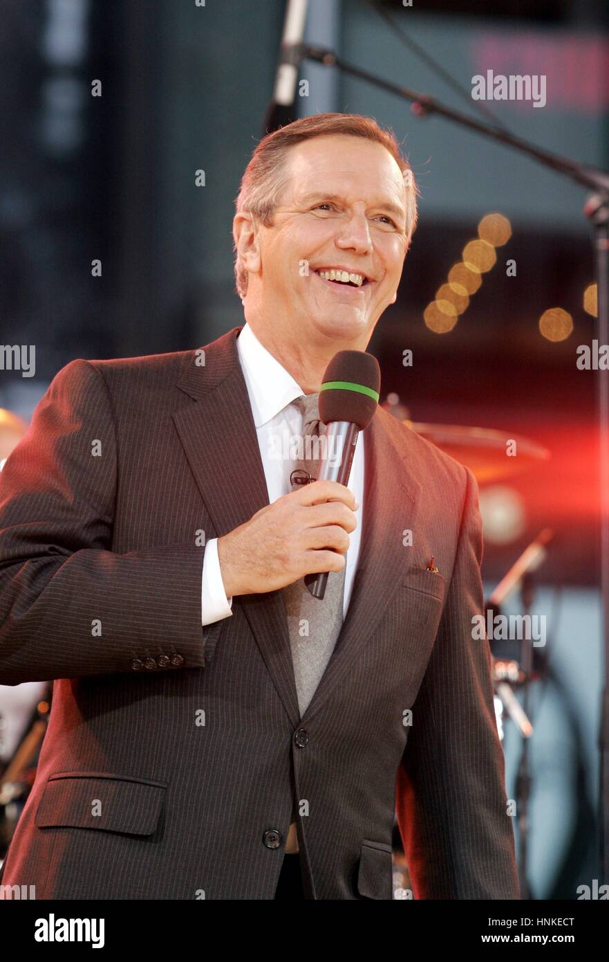 Charlie Gibson addresses the crowd during Good Morning America in Times ...