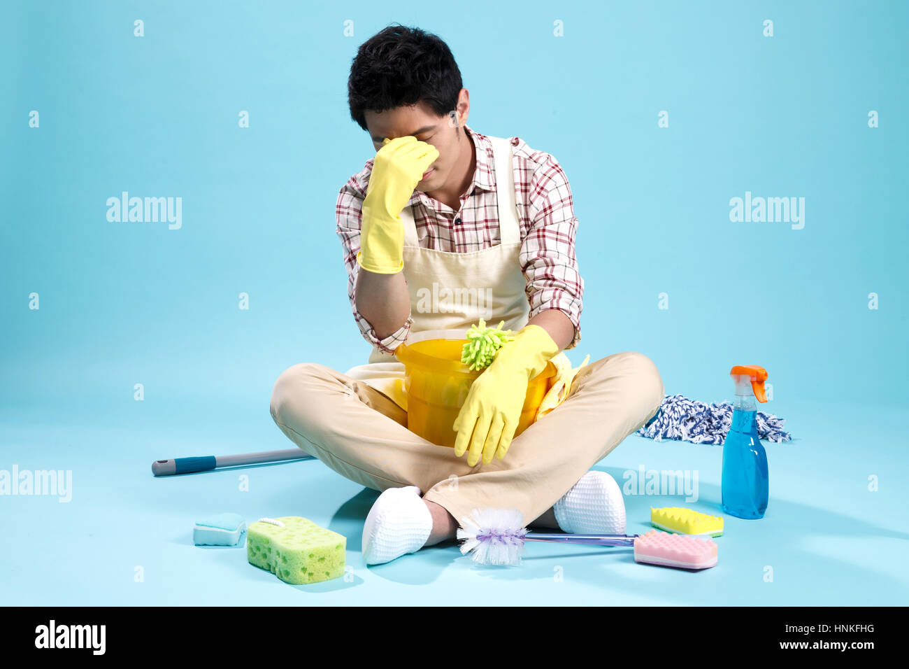 Young men do housework Stock Photo - Alamy