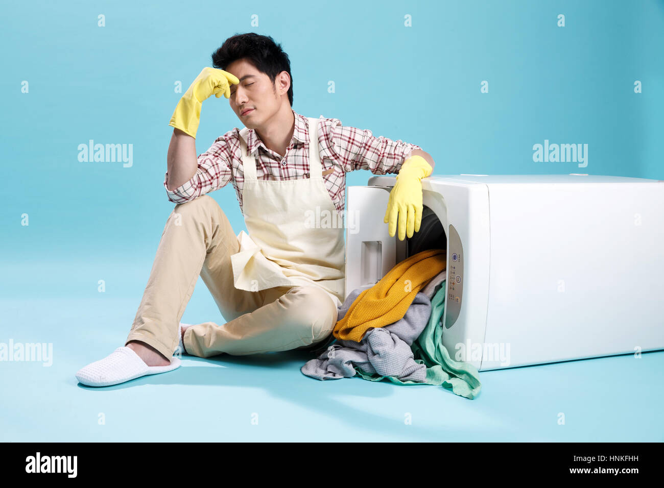 Young men do housework Stock Photo - Alamy