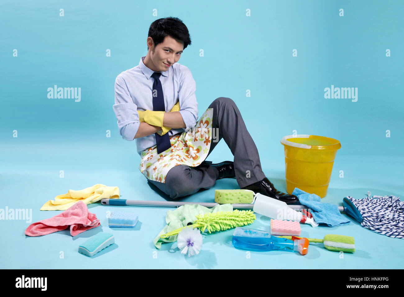 Young men do housework Stock Photo - Alamy