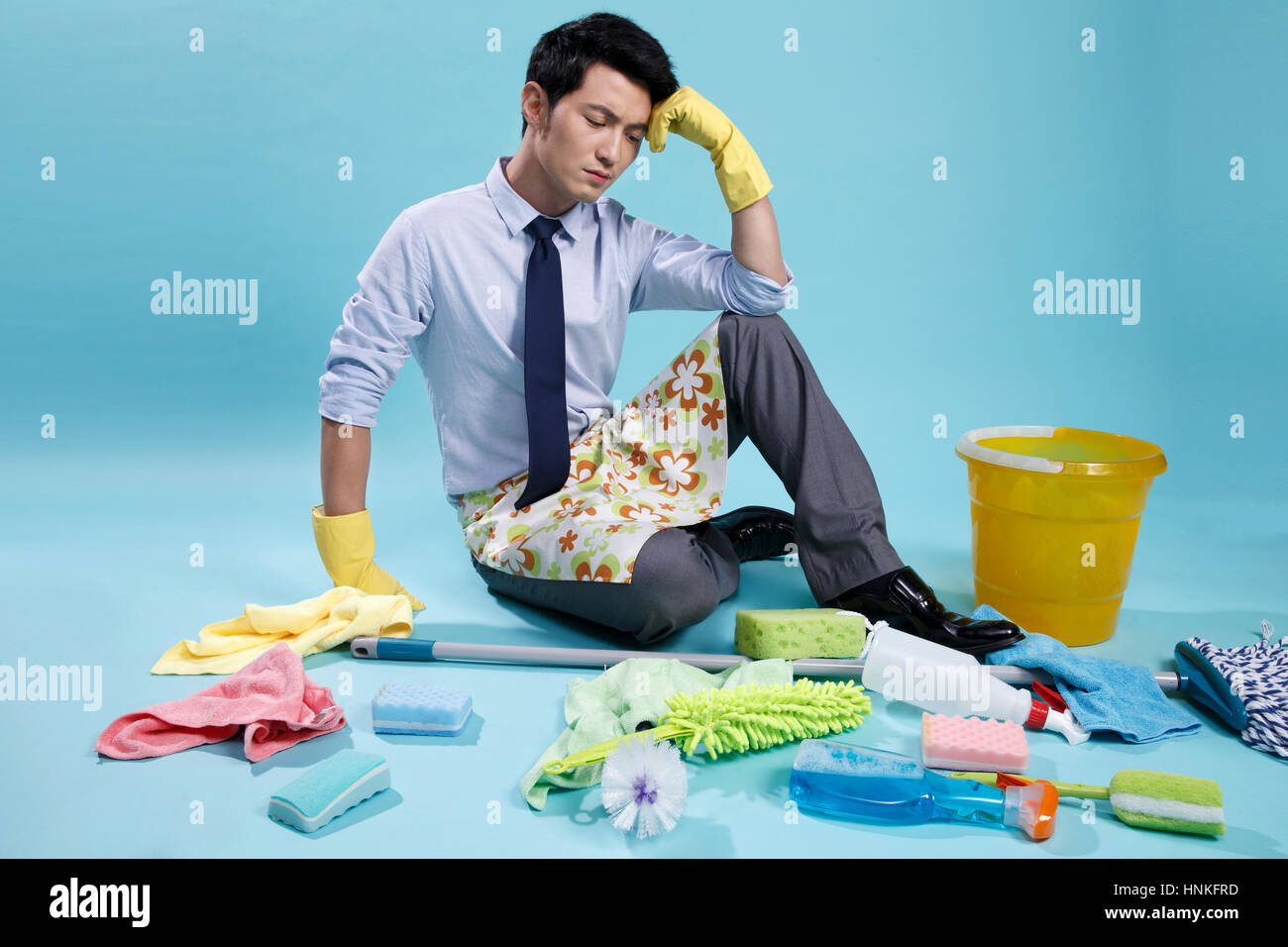 Young men do housework Stock Photo - Alamy