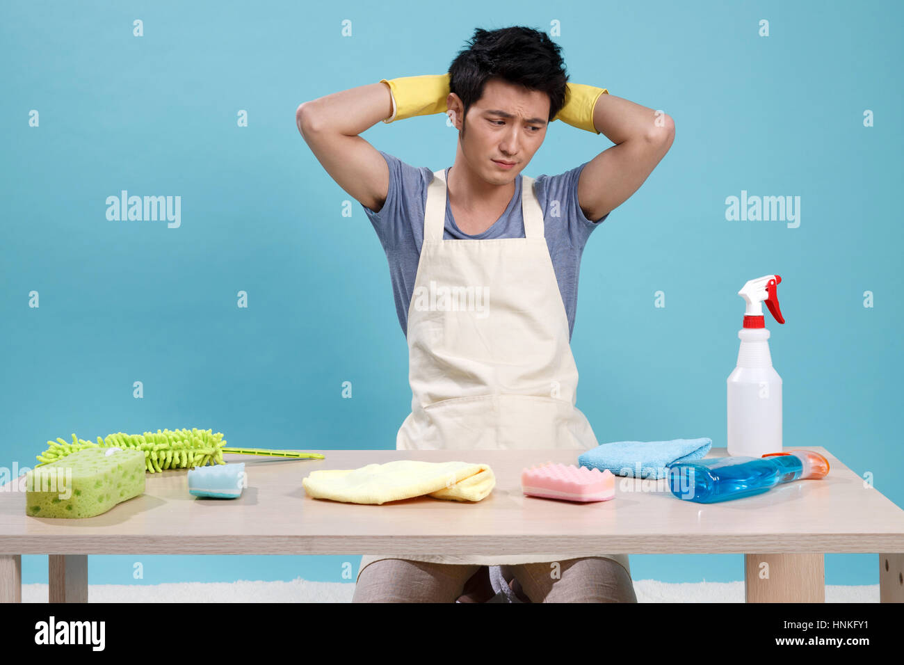 Young men do housework Stock Photo - Alamy