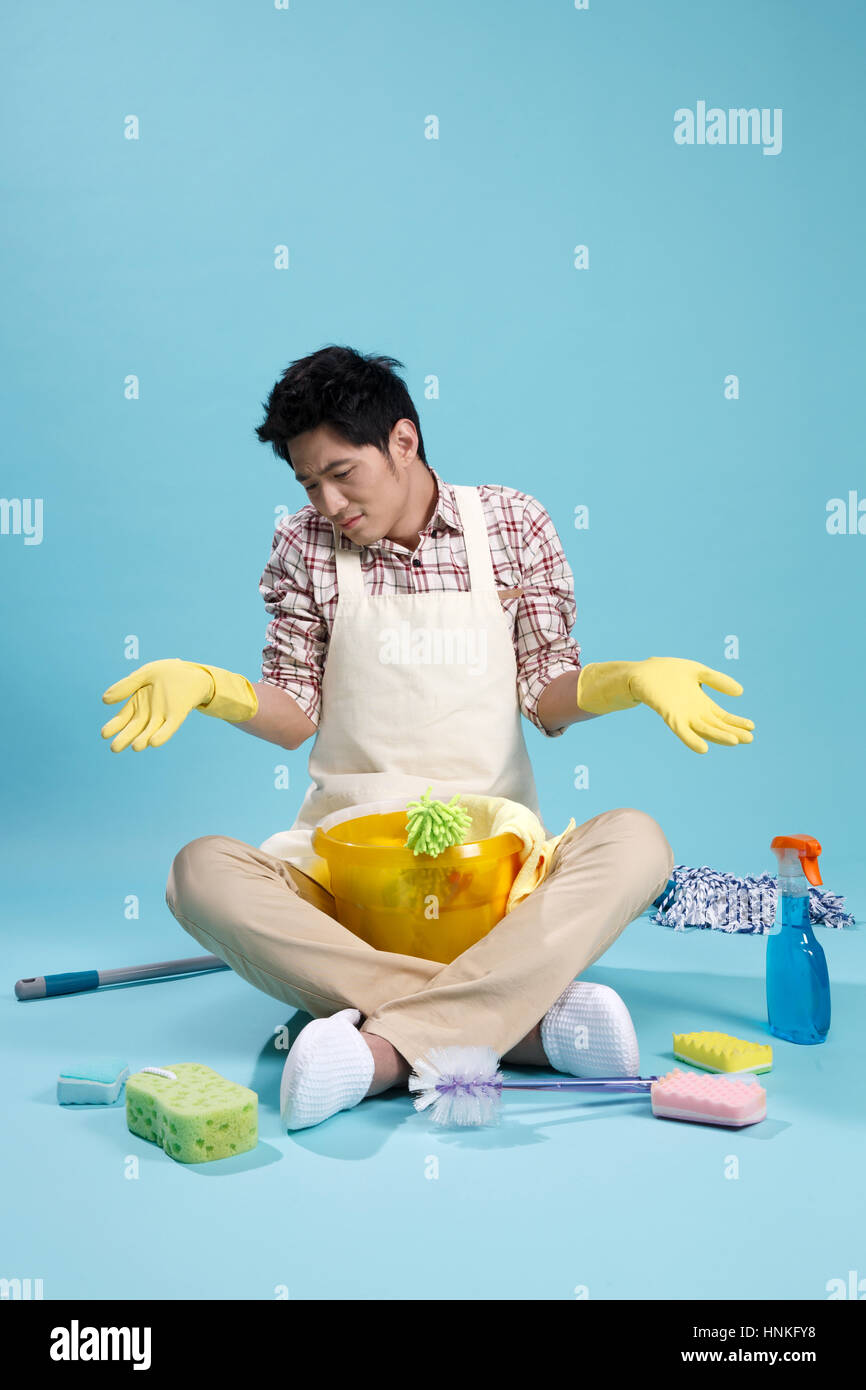 Young men do housework Stock Photo - Alamy