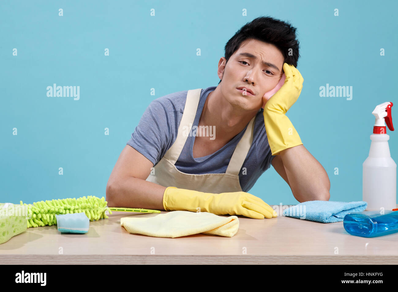 Young men do housework Stock Photo - Alamy
