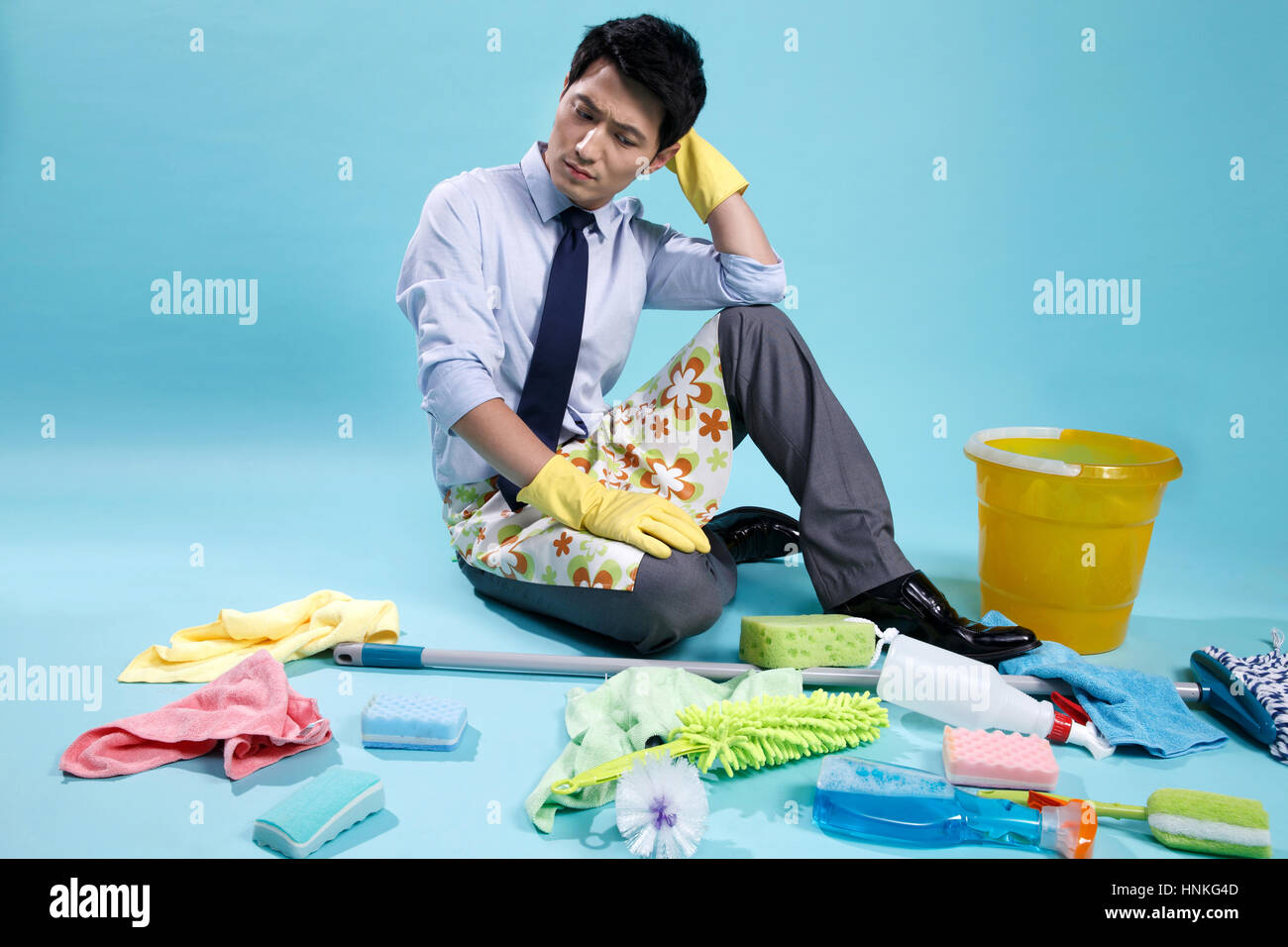 Young men do housework Stock Photo - Alamy