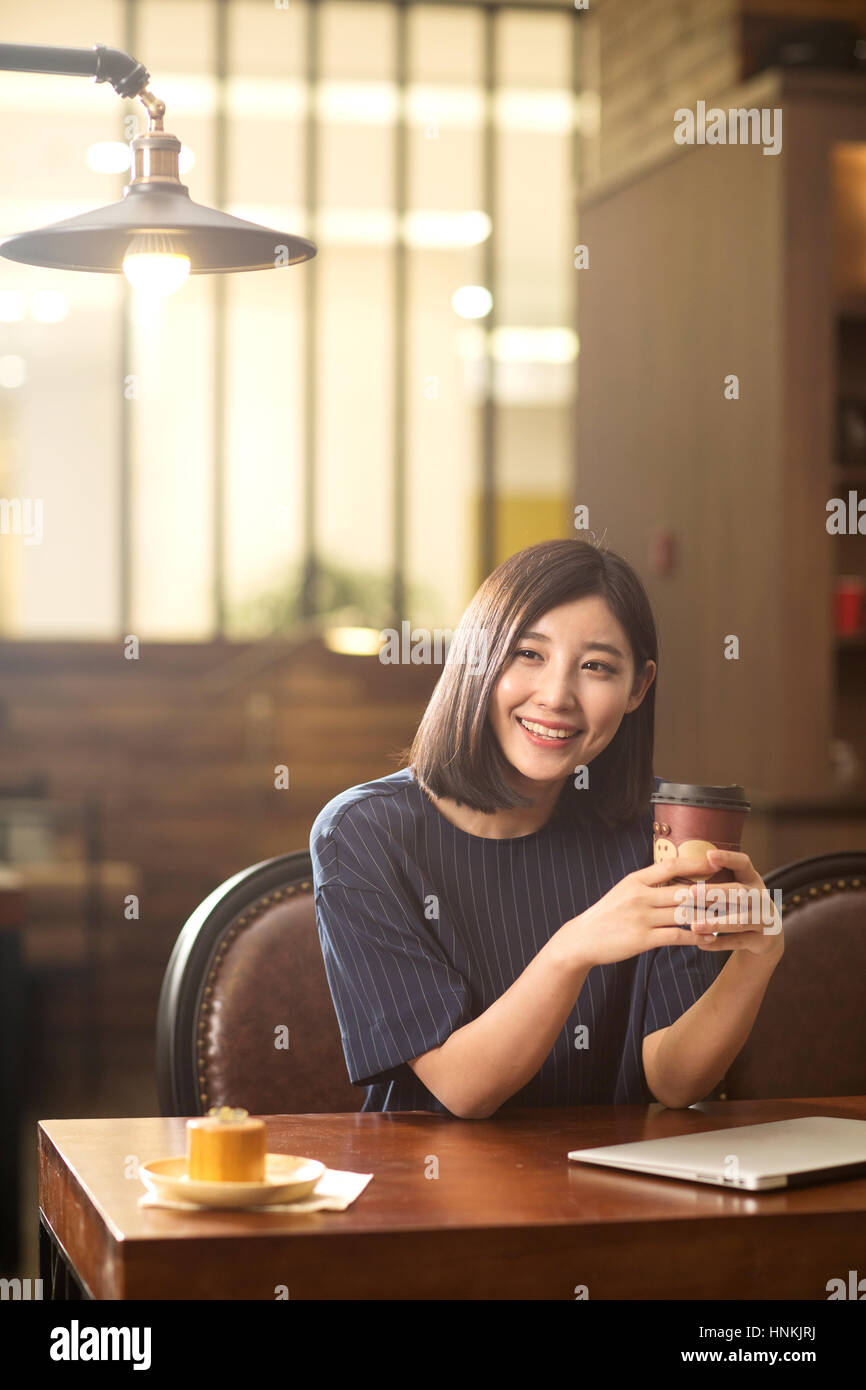 Young women in the coffee shop Stock Photo - Alamy