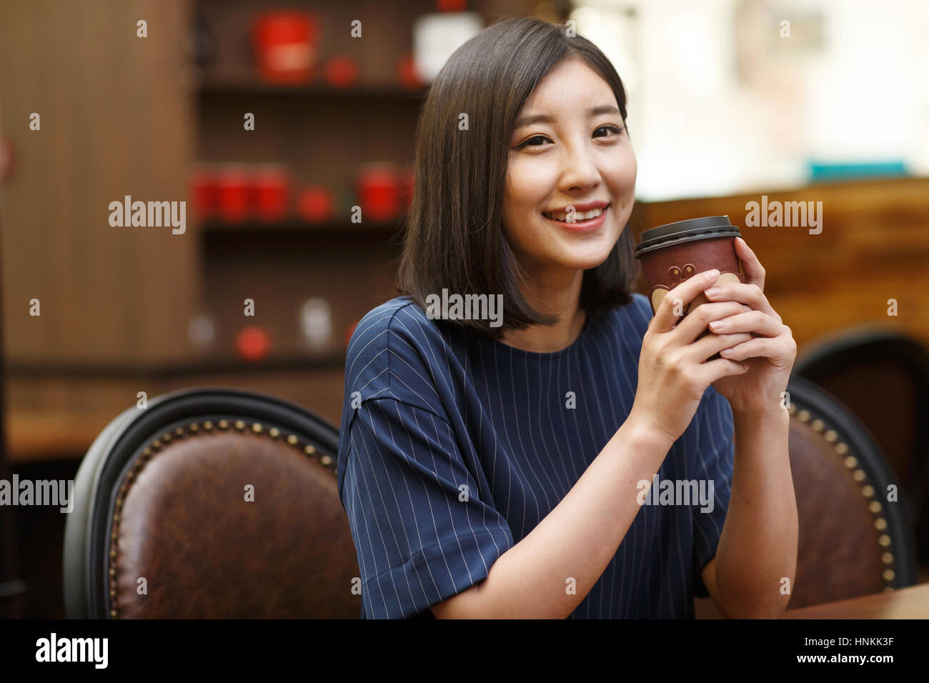 Women in coffee shop hi-res stock photography and images - Alamy