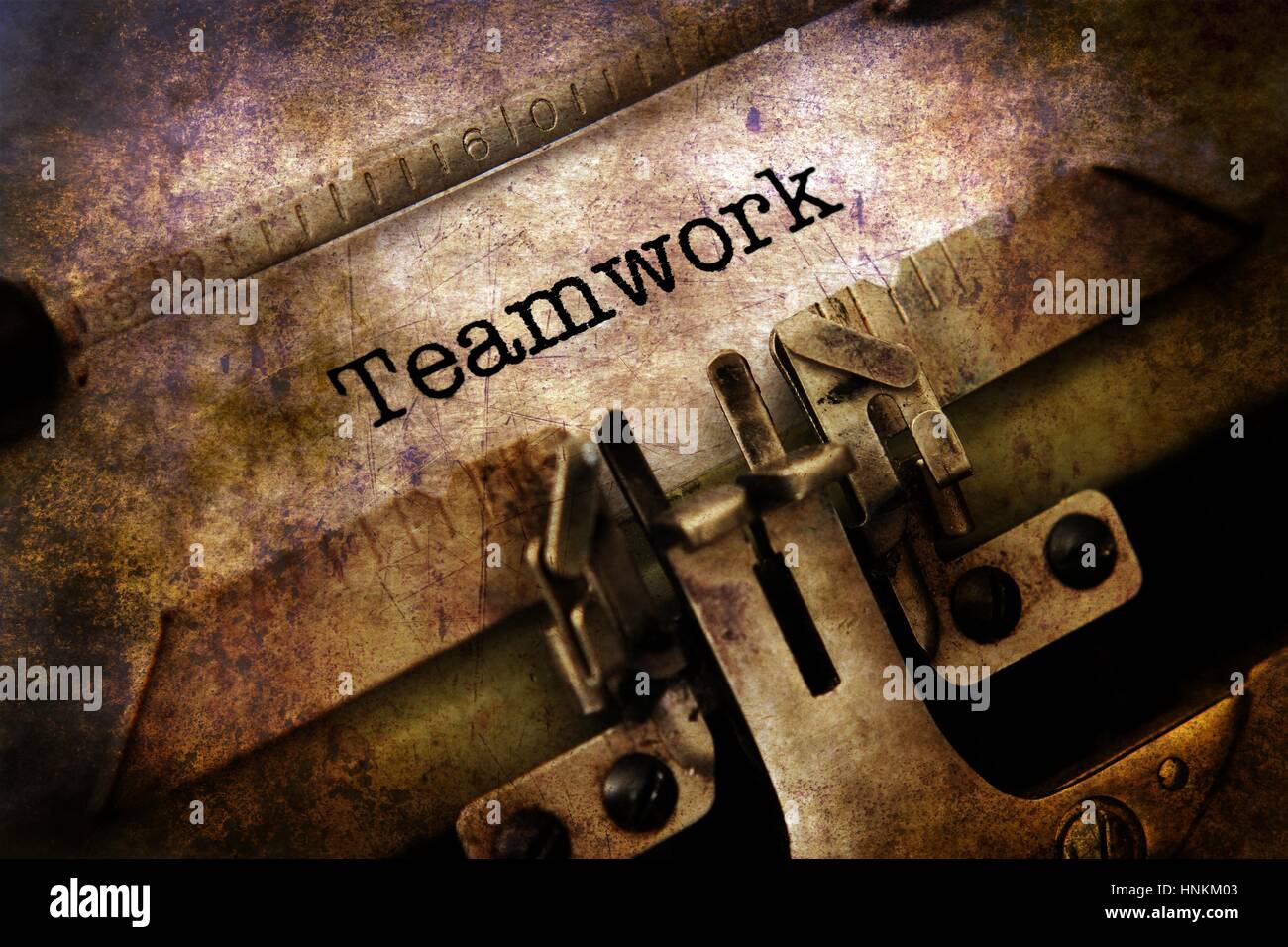 Teamwork text on vintage typewriter Stock Photo - Alamy