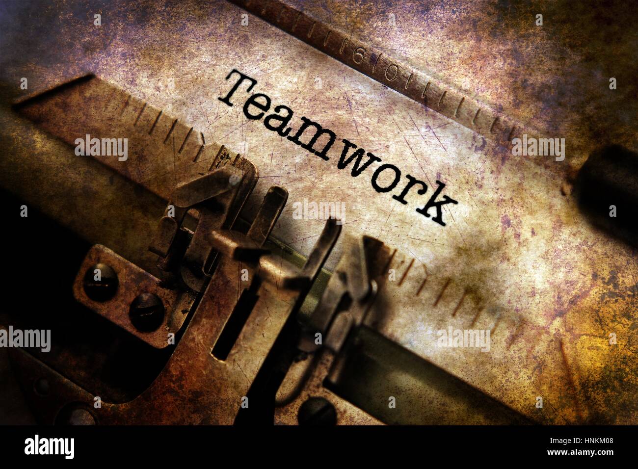 Teamwork text on vintage typewriter Stock Photo - Alamy