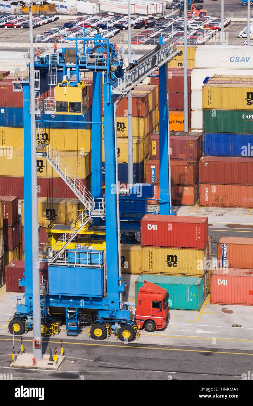 Gantry crane hi-res stock photography and images - Alamy