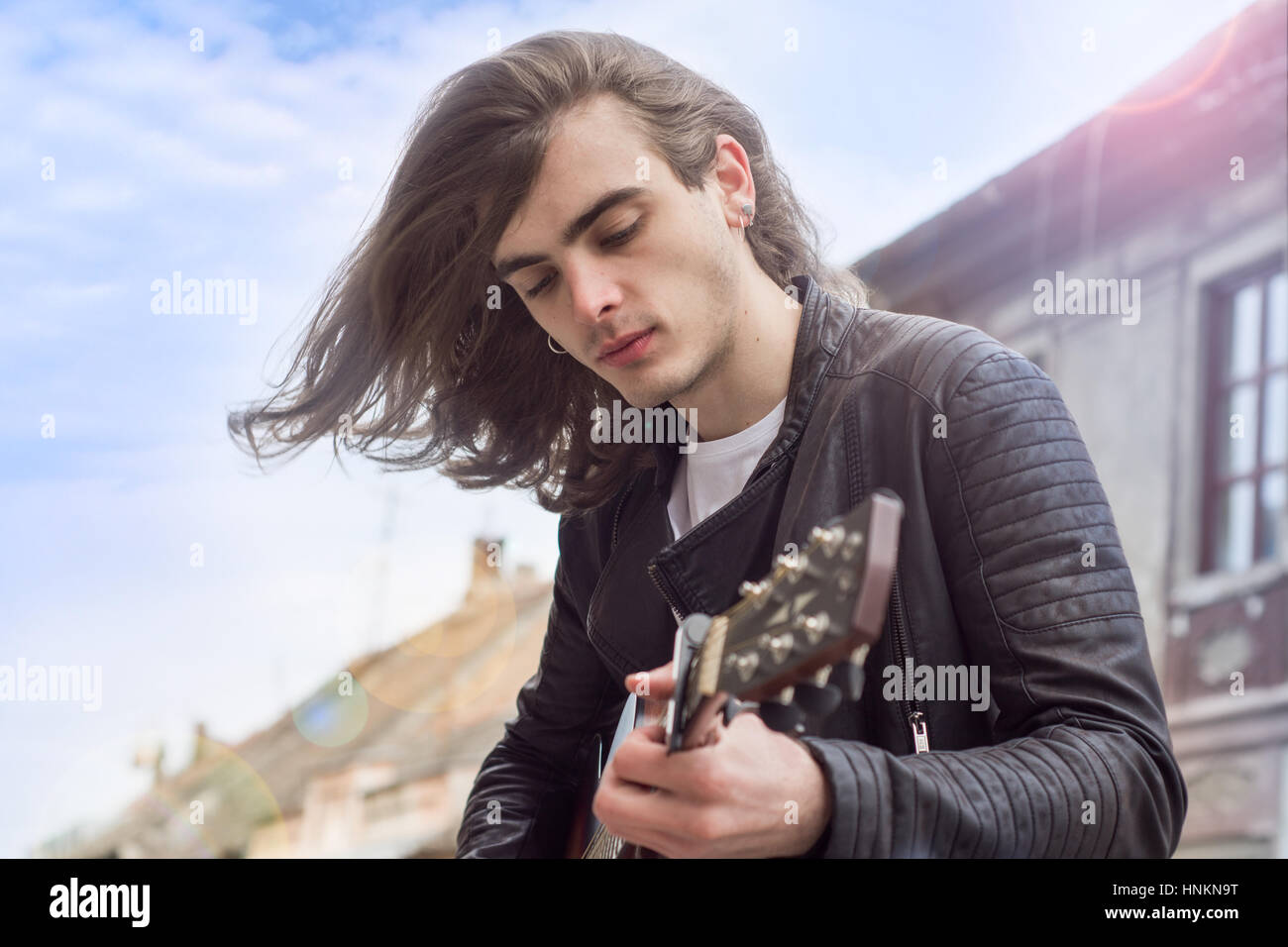 Outdoor guitarist hi-res stock photography and images - Alamy