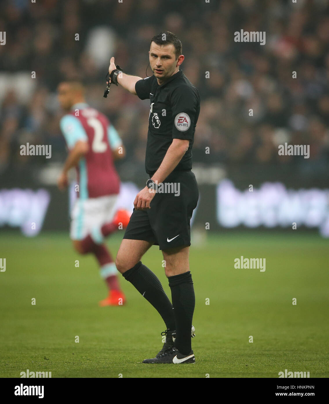 Referee Michael Oliver Stock Photo - Alamy
