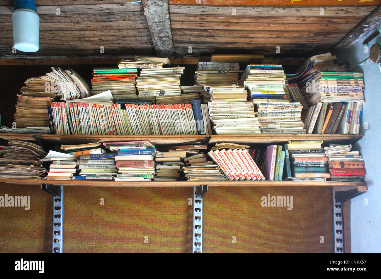 Old home library Stock Photo - Alamy