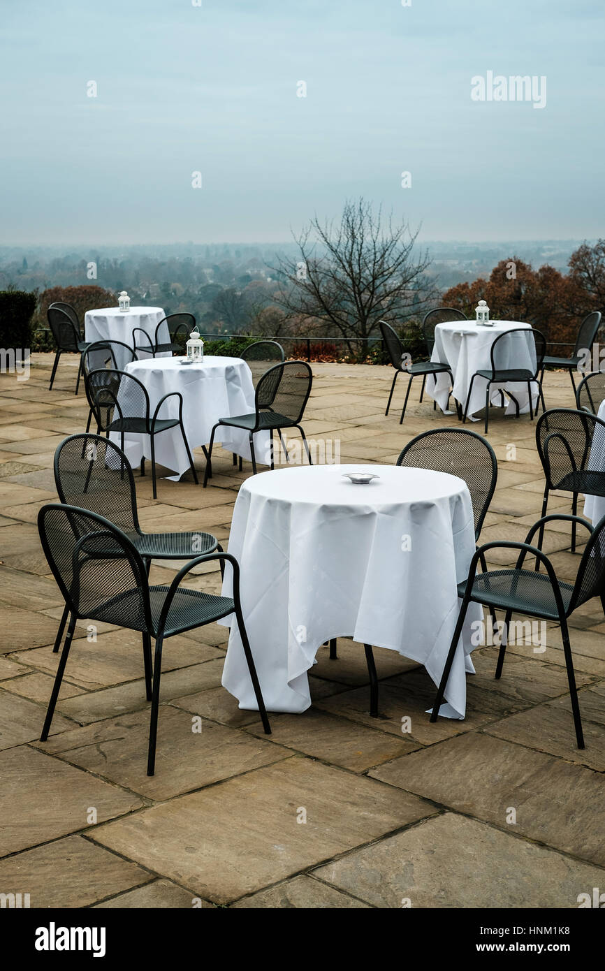 Empty park tables hi-res stock photography and images - Alamy