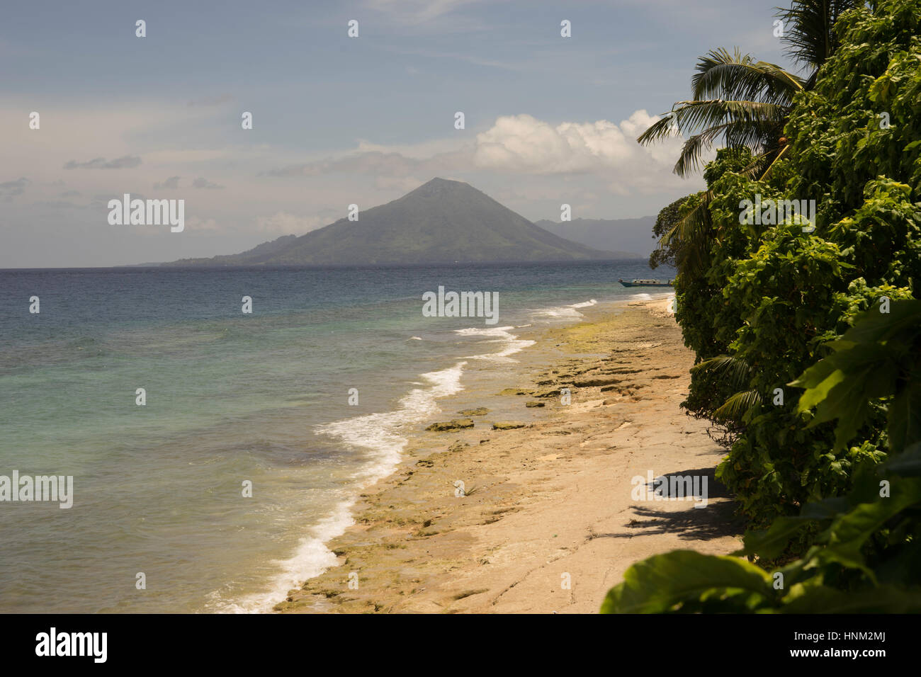 Banda islands canoe hi-res stock photography and images - Alamy