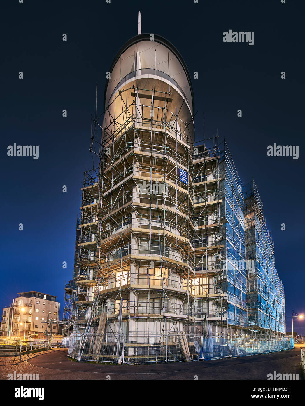 Tall modern building hi-res stock photography and images - Alamy