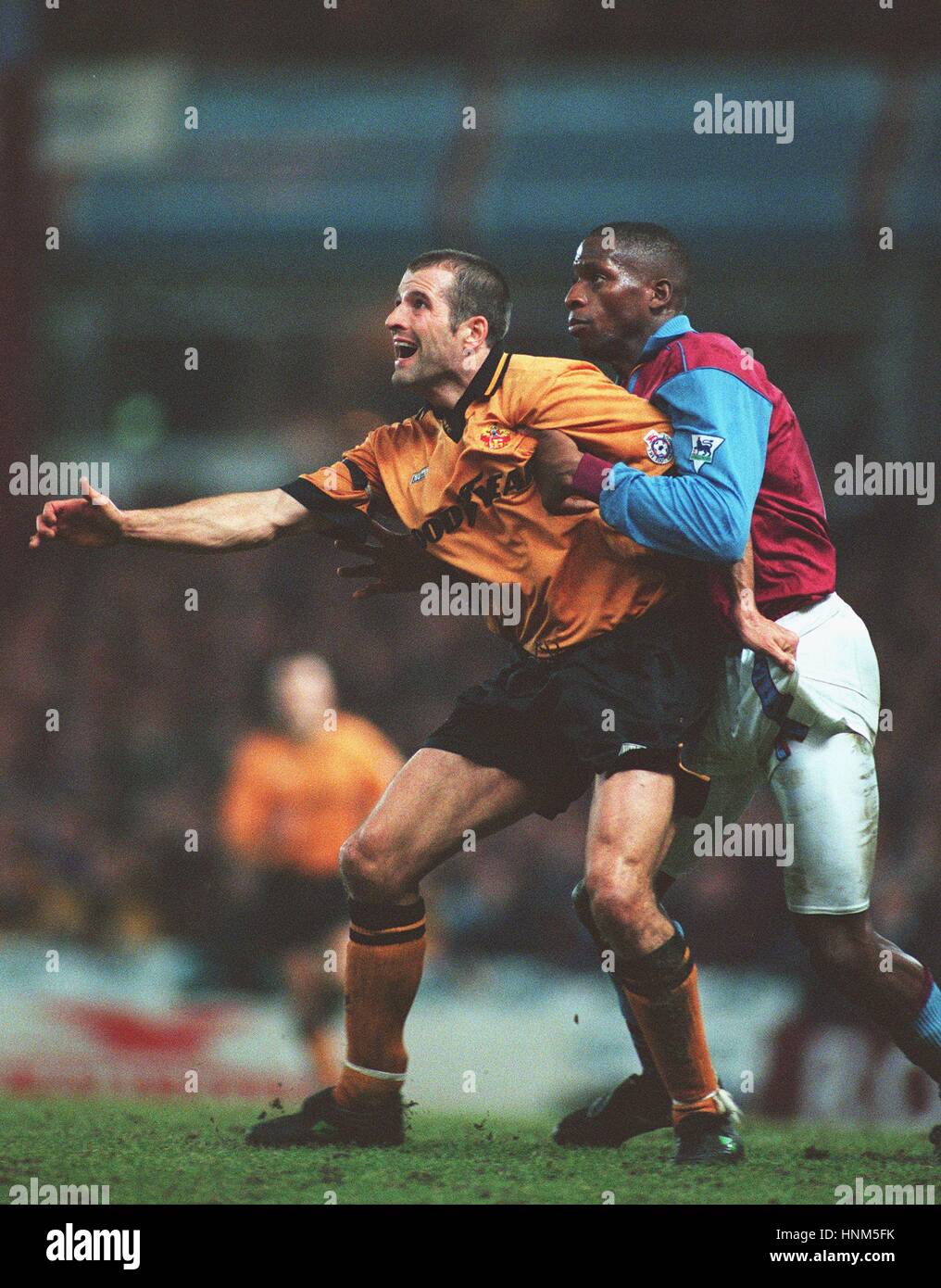 Steve bull wolves hi-res stock photography and images - Alamy