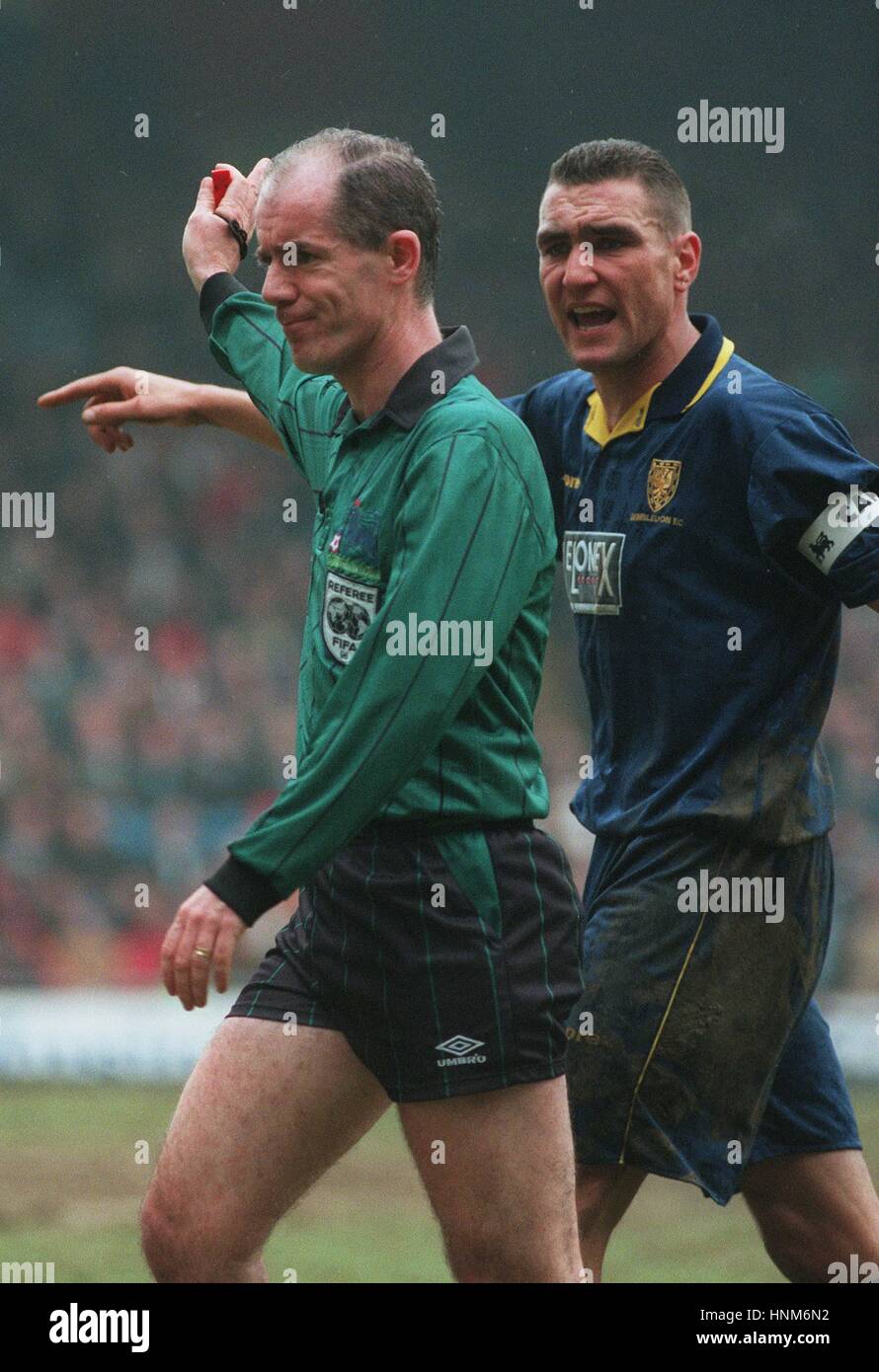 VINNIE JONES ARGUES WITH REF. DERMOT GALLAGHER 19 March 1996 Stock ...