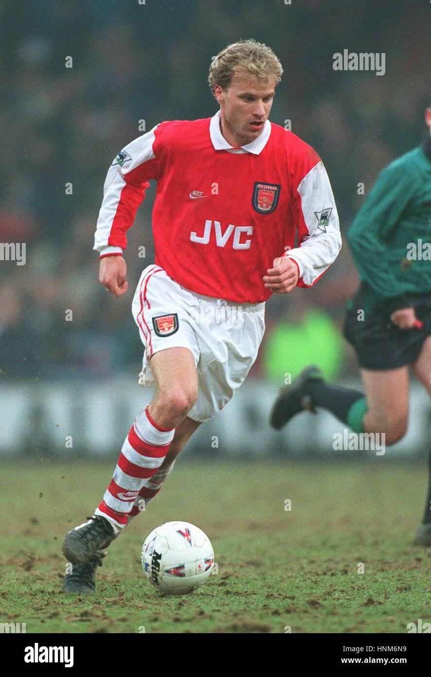 Bergkamp arsenal 1996 hi-res stock photography and images - Alamy