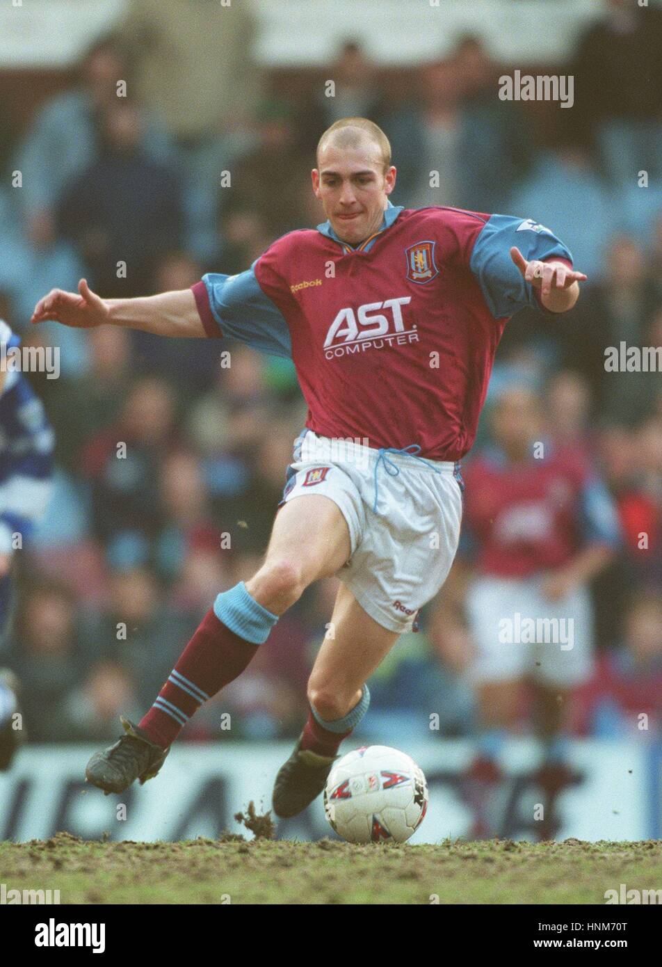 MARK DRAPER ASTON VILLA FC 02 April 1996 Stock Photo - Alamy