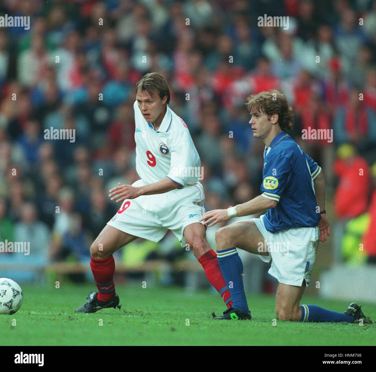 IGOR KOLYVANOV & ROBERTO MUSSI ITALY V RUSSIA 11 June 1996 Stock Photo ...