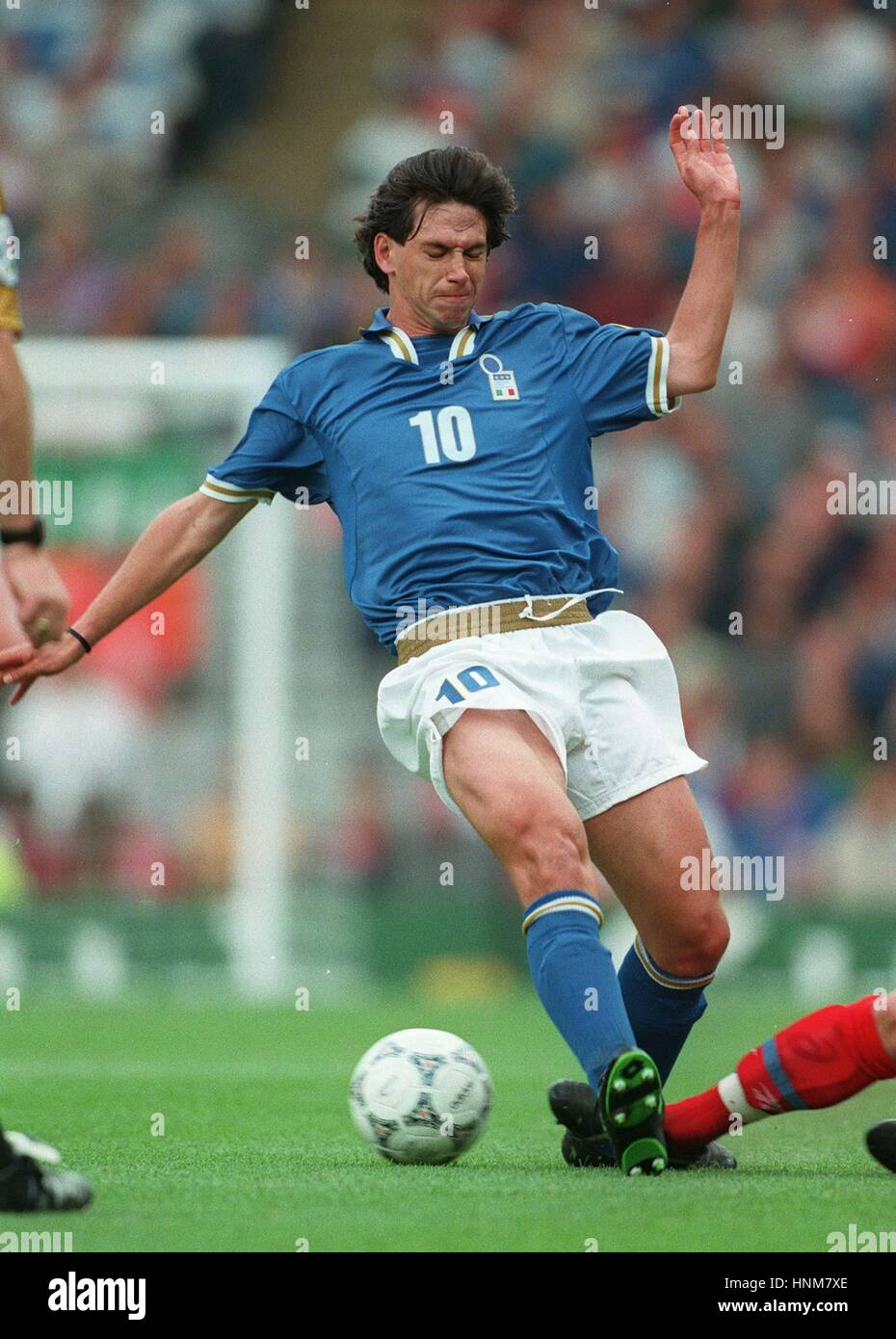 DEMETRIO ALBERTINI ITALY & AC MILAN FC 13 June 1996 Stock Photo - Alamy