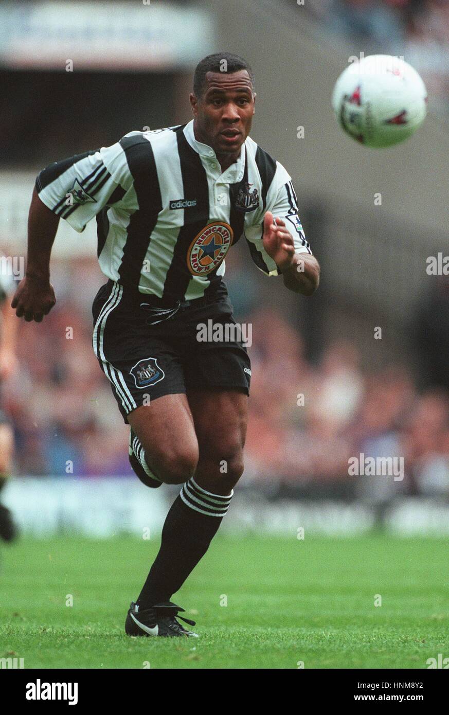 LES FERDINAND NEWCASTLE UNITED FC 25 September 1995 Stock Photo - Alamy