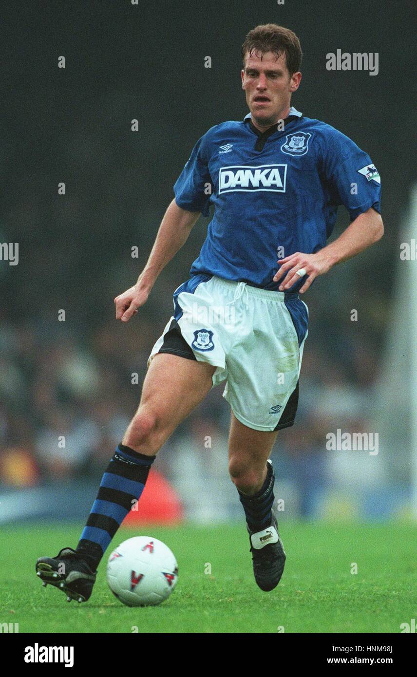 CRAIG SHORT EVERTON FC 19 October 1995 Stock Photo - Alamy