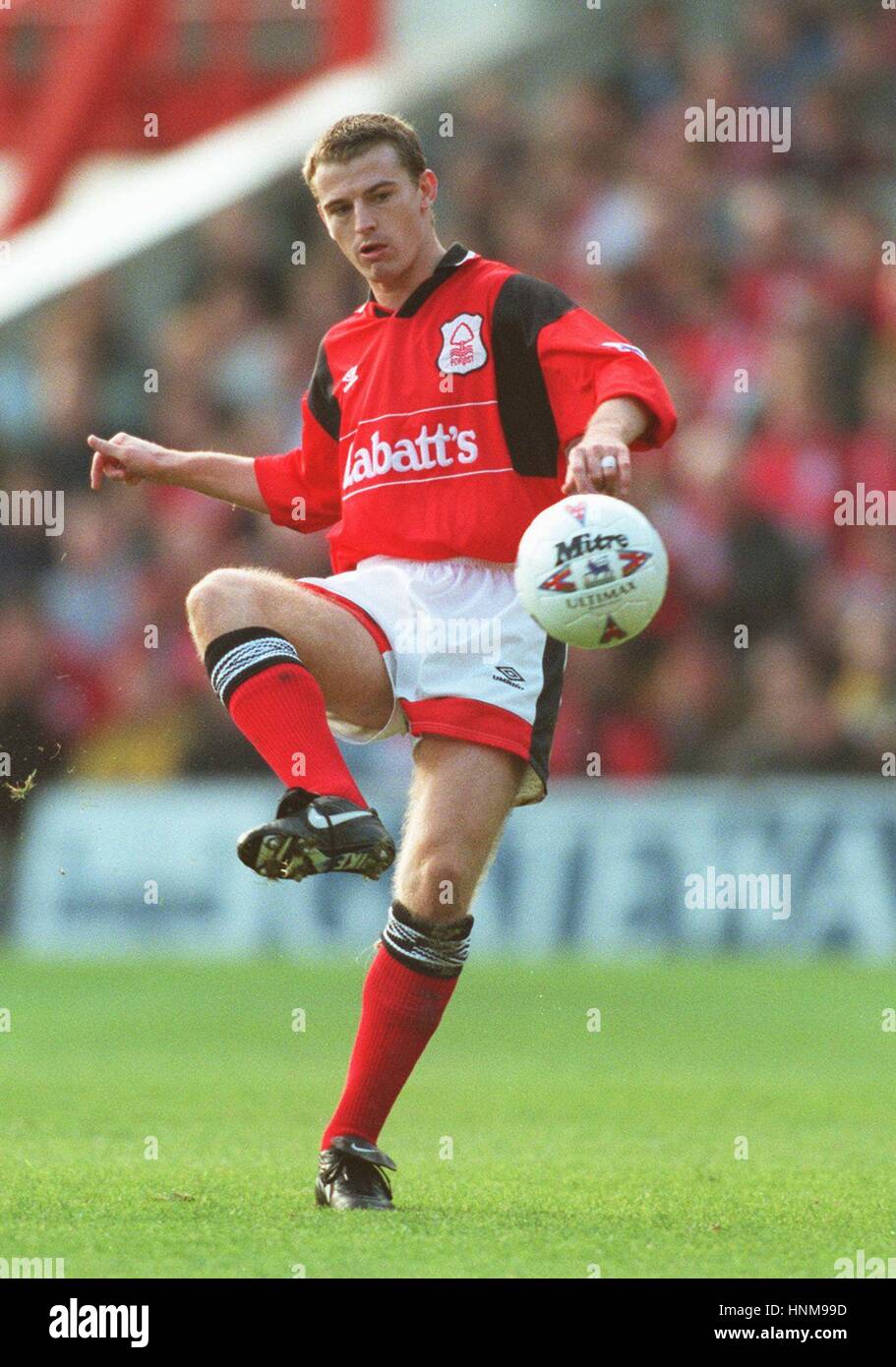COLIN COOPER NOTTINGHAM FOREST FC 25 October 1995 Stock Photo - Alamy