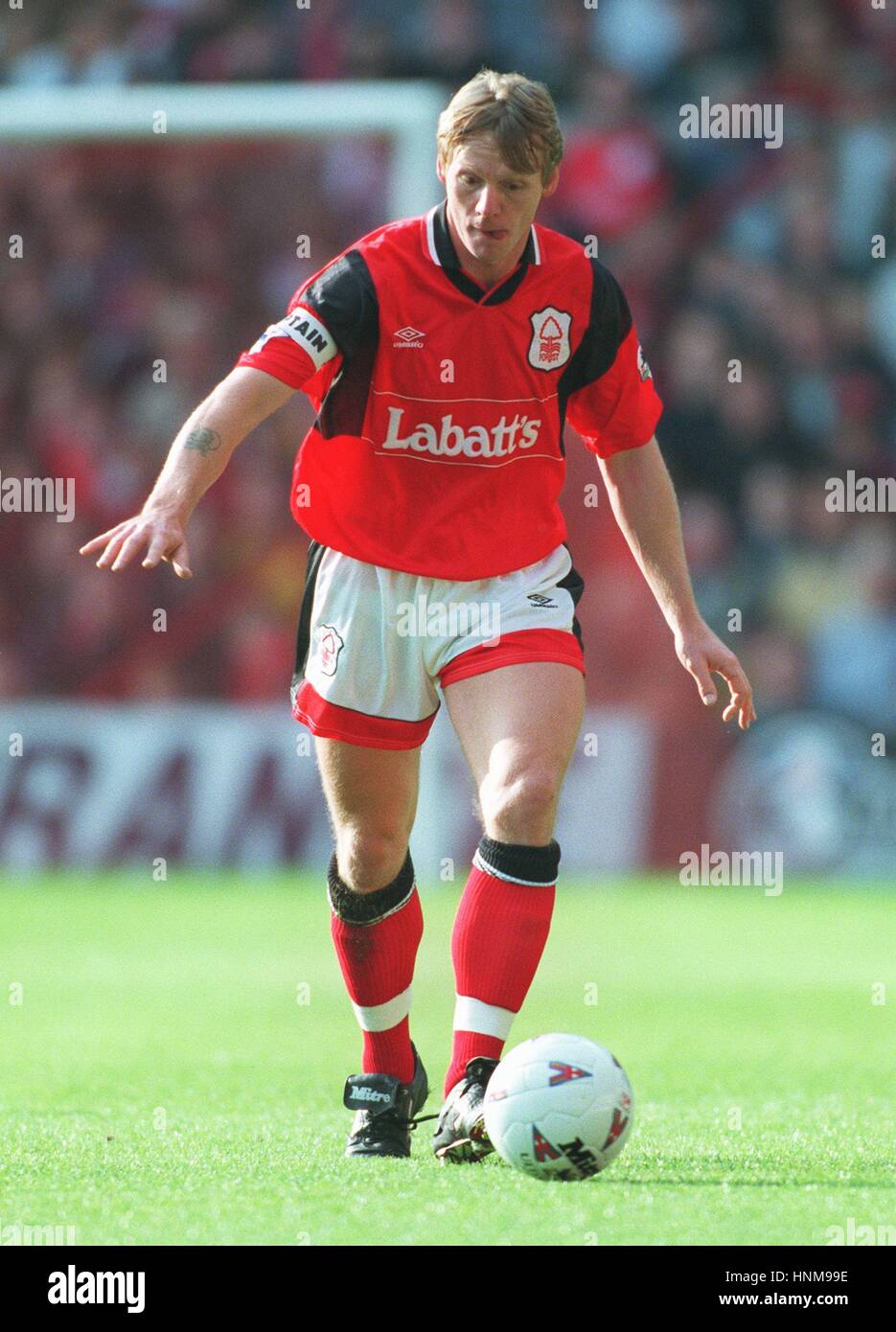 STUART PEARCE NOTTINGHAM FOREST FC 25 October 1995 Stock Photo - Alamy