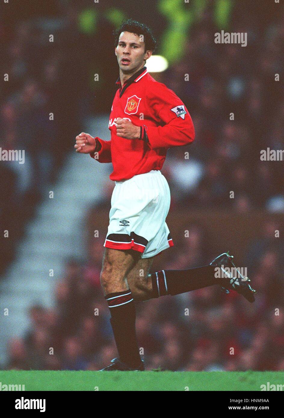 Ryan giggs manchester united 1995 hi-res stock photography and images ...