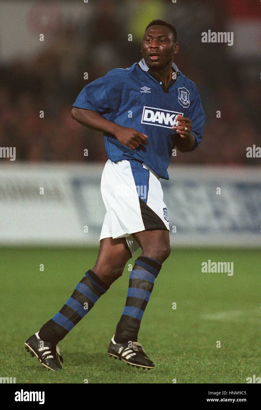 DANIEL AMOKACHI EVERTON FC 06 November 1995 Stock Photo - Alamy