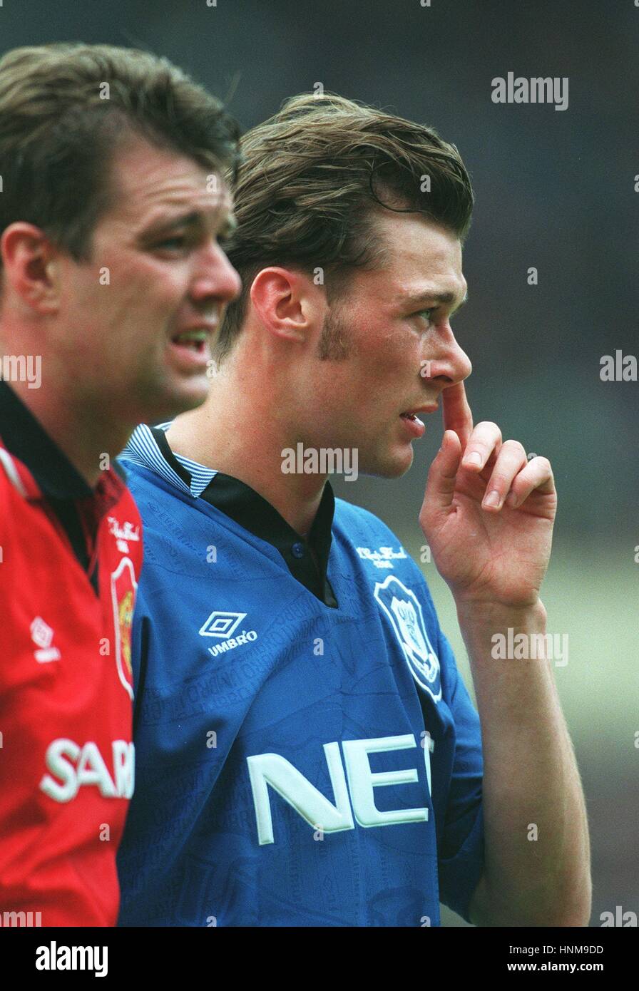 DUNCAN FERGUSON EVERTON FC 08 November 1995 Stock Photo - Alamy