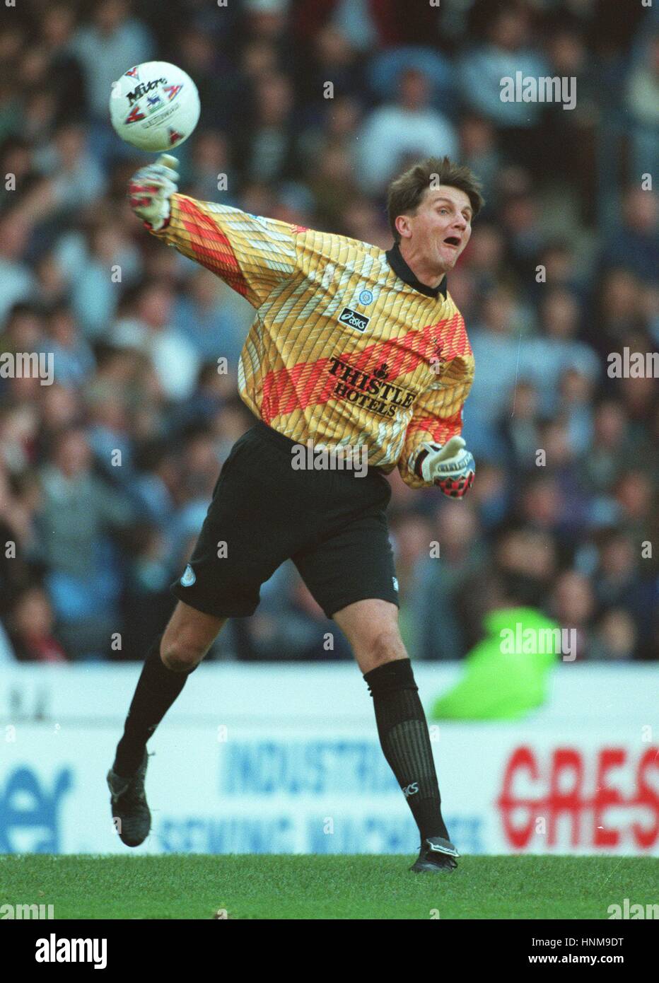 JOHN LUKIC LEEDS UNITED FC 08 November 1995 Stock Photo - Alamy