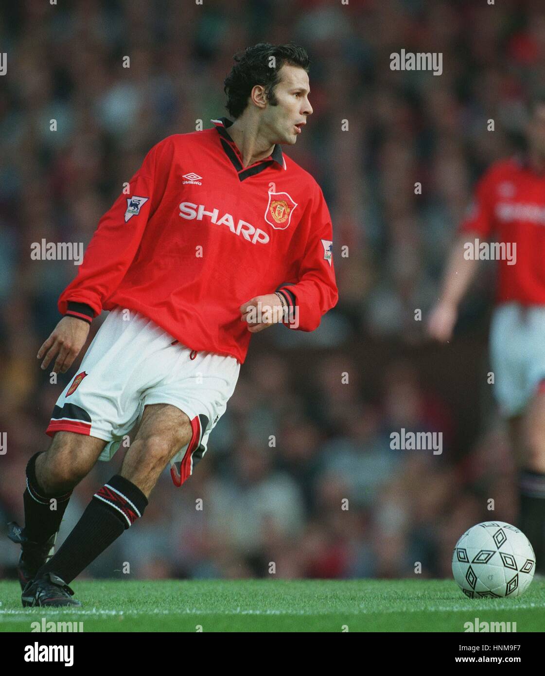 RYAN GIGGS MANCHESTER UNITED FC 21 November 1995 Stock Photo - Alamy