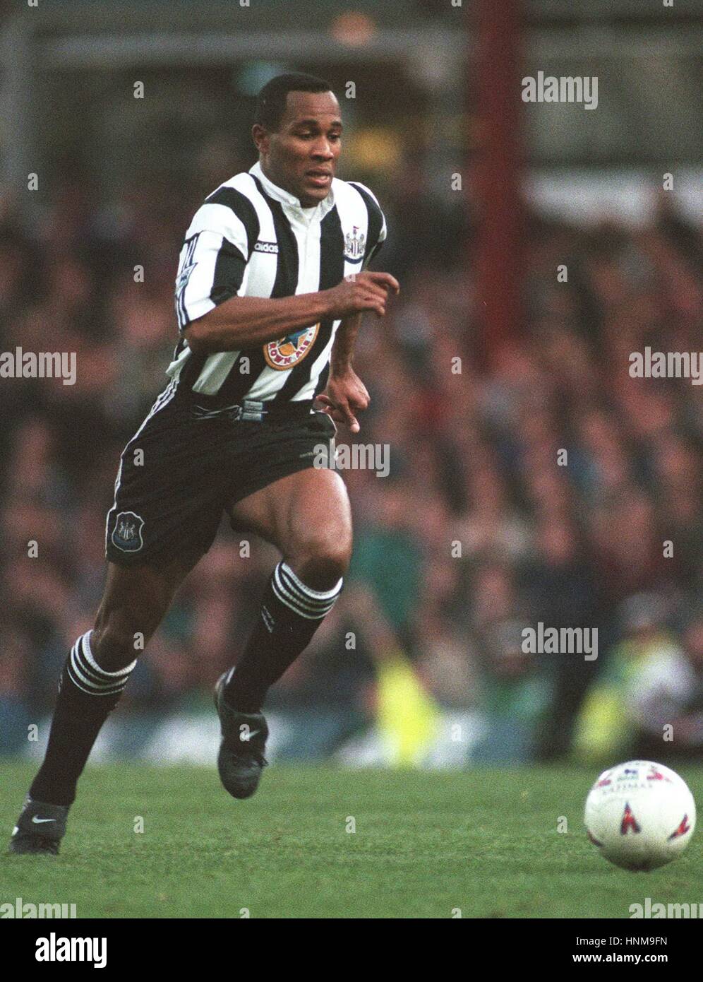 LES FERDINAND NEWCASTLE UNITED FC 21 November 1995 Stock Photo - Alamy