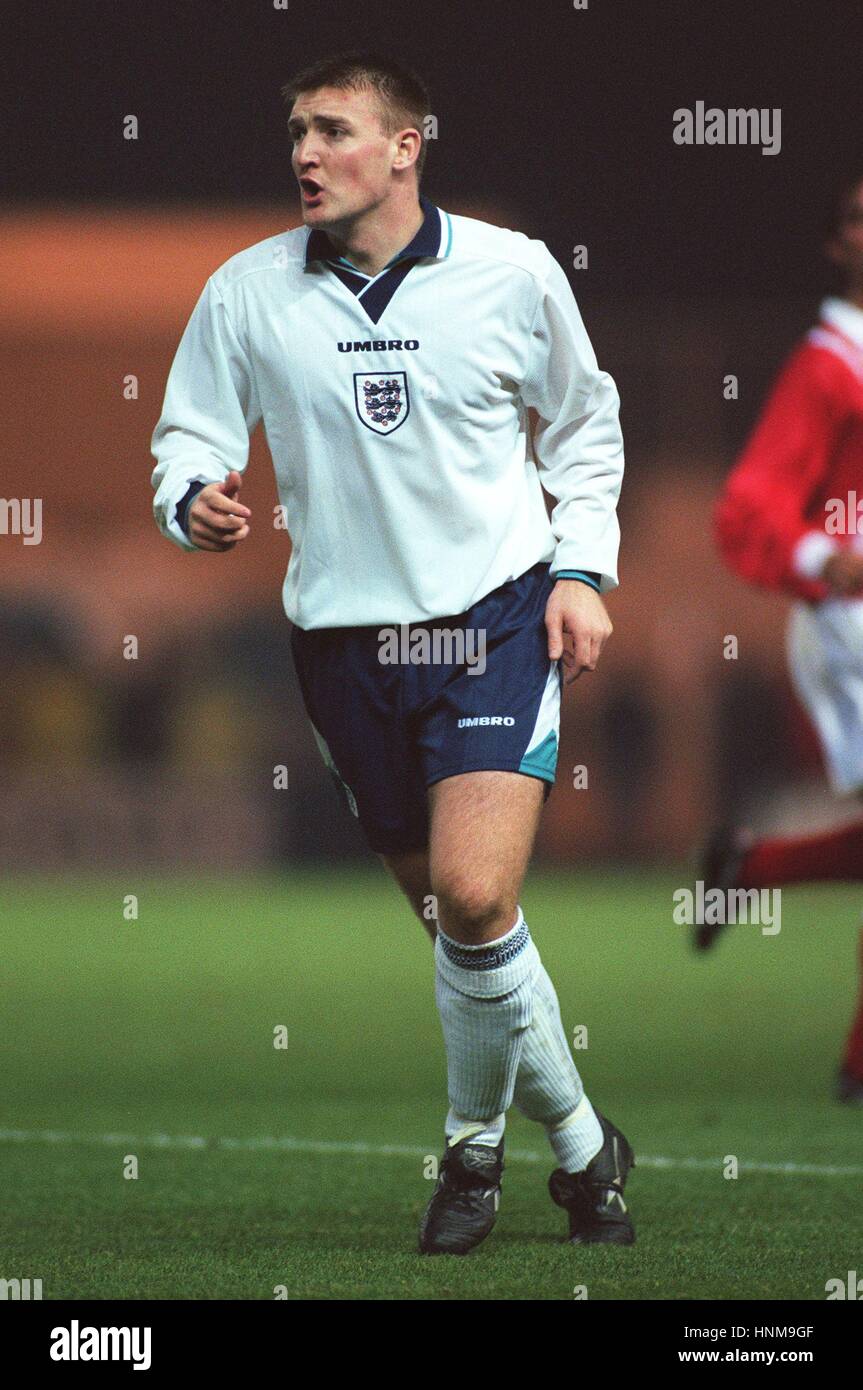 JAMIE POLLOCK ENGLAND U21 & MIDDLESBROUGH 22 November 1995 Stock Photo ...