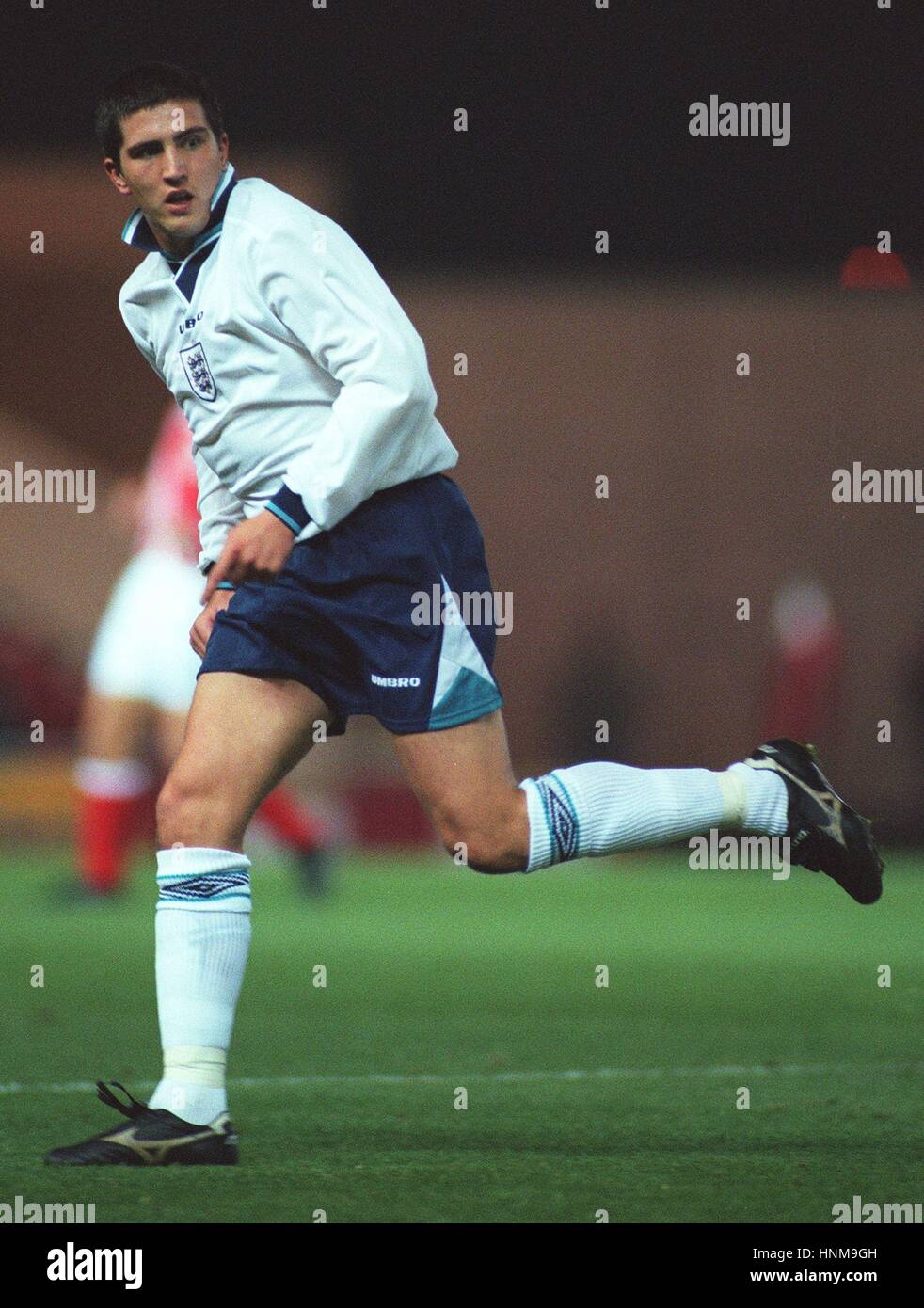 ANDY ROBERTS ENGLAND U21 & CRYSTAL PALACE 22 November 1995 Stock Photo ...