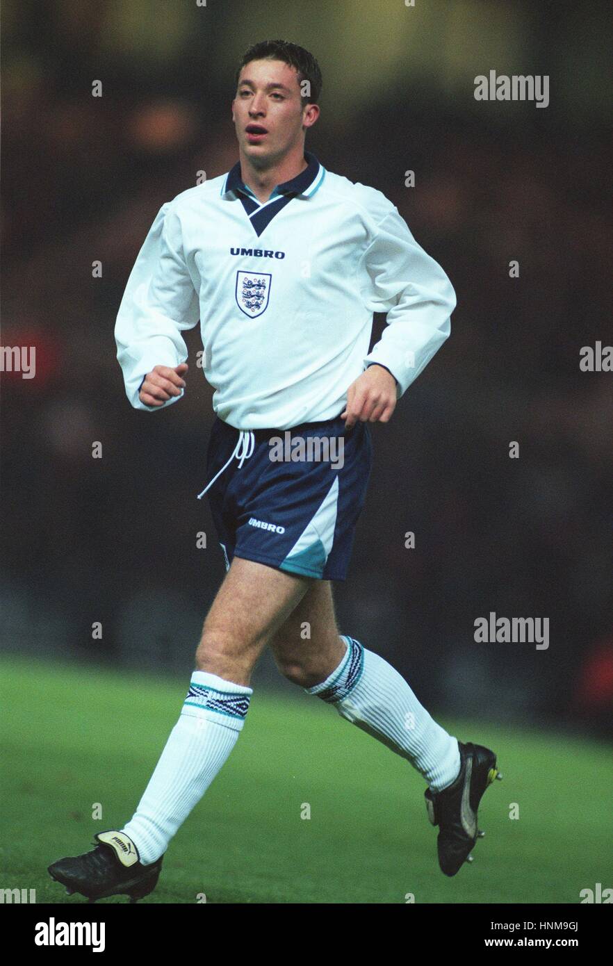 ROBBIE FOWLER ENGLAND U21 & LIVERPOOL FC 22 November 1995 Stock Photo ...